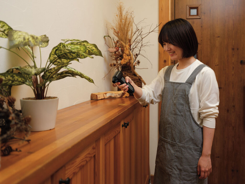 サイン・ハウスの新ブランド“SPICERR” 第2弾「ポケッタブルジェットファンSJU-1」12月13日発売！手のひらサイズ&パワフル風速で水滴やホコリは「拭く」から「吹く」へ ...